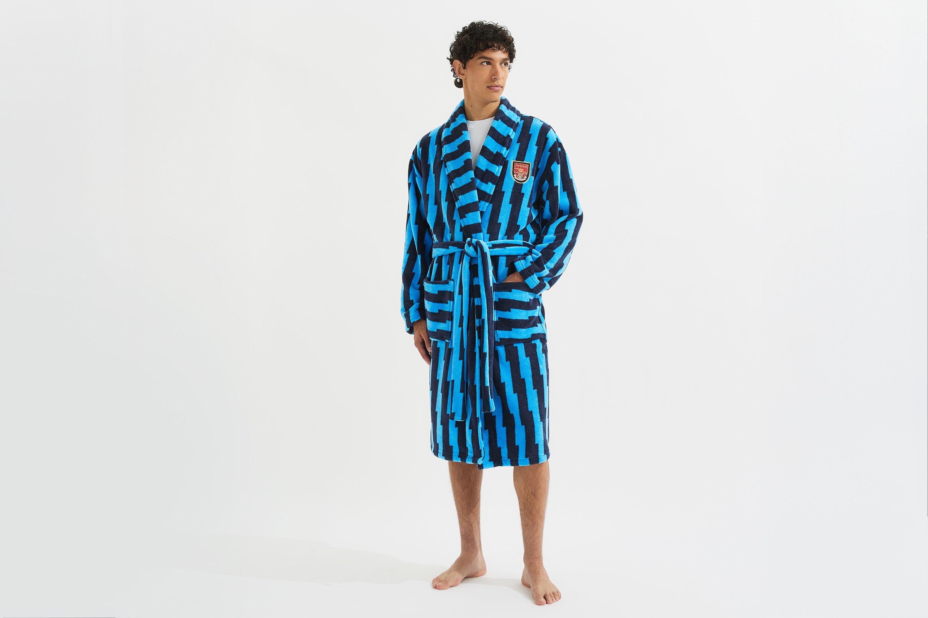 Arsenal Essentials Unisex Lightning Bolt Fleece Dressing Gown ...