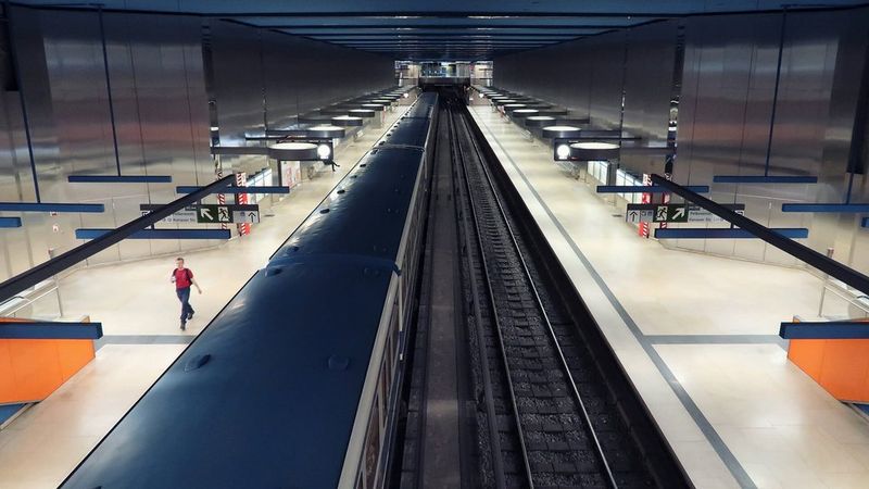 Large Sensor Compact Cameras - Canon UK