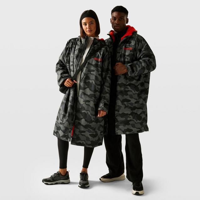Regatta Waterproof Changing Robe | Blacks
