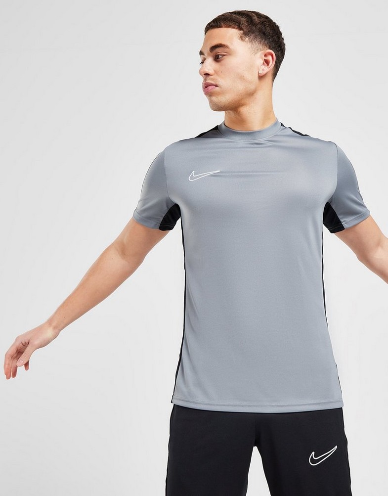 NIKE T-SHIRT ACAD23 TEE COOL GREY TEE DV9750-065 | kolor Szary Męskie Ubrania w JD Sports