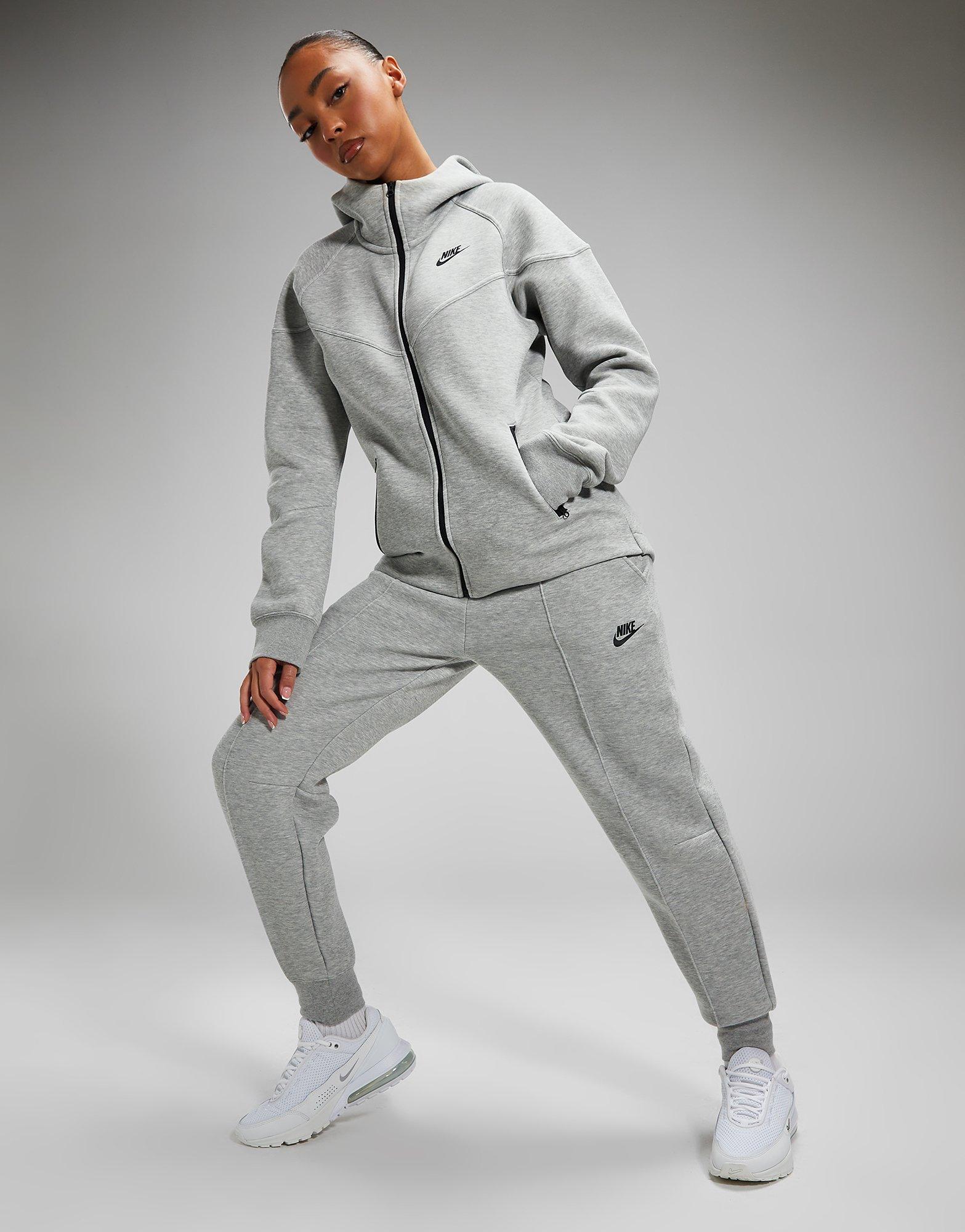Pantaloni NIKE PANTALONI W NSW TCH FLC MR JGGR FB8330-063 Pantaloni NIKE PANTALONI W NSW TCH FLC MR JGGR FB8330-063
