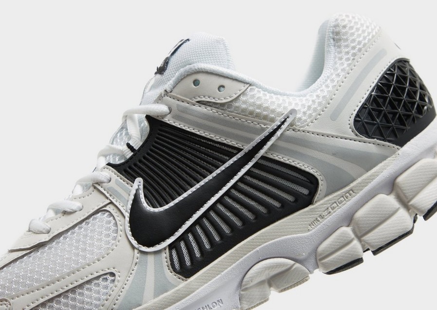 NIKE ZOOM VOMERO 5 FB9149-101 szín Ezüst Férfi Cipők | JD Sports