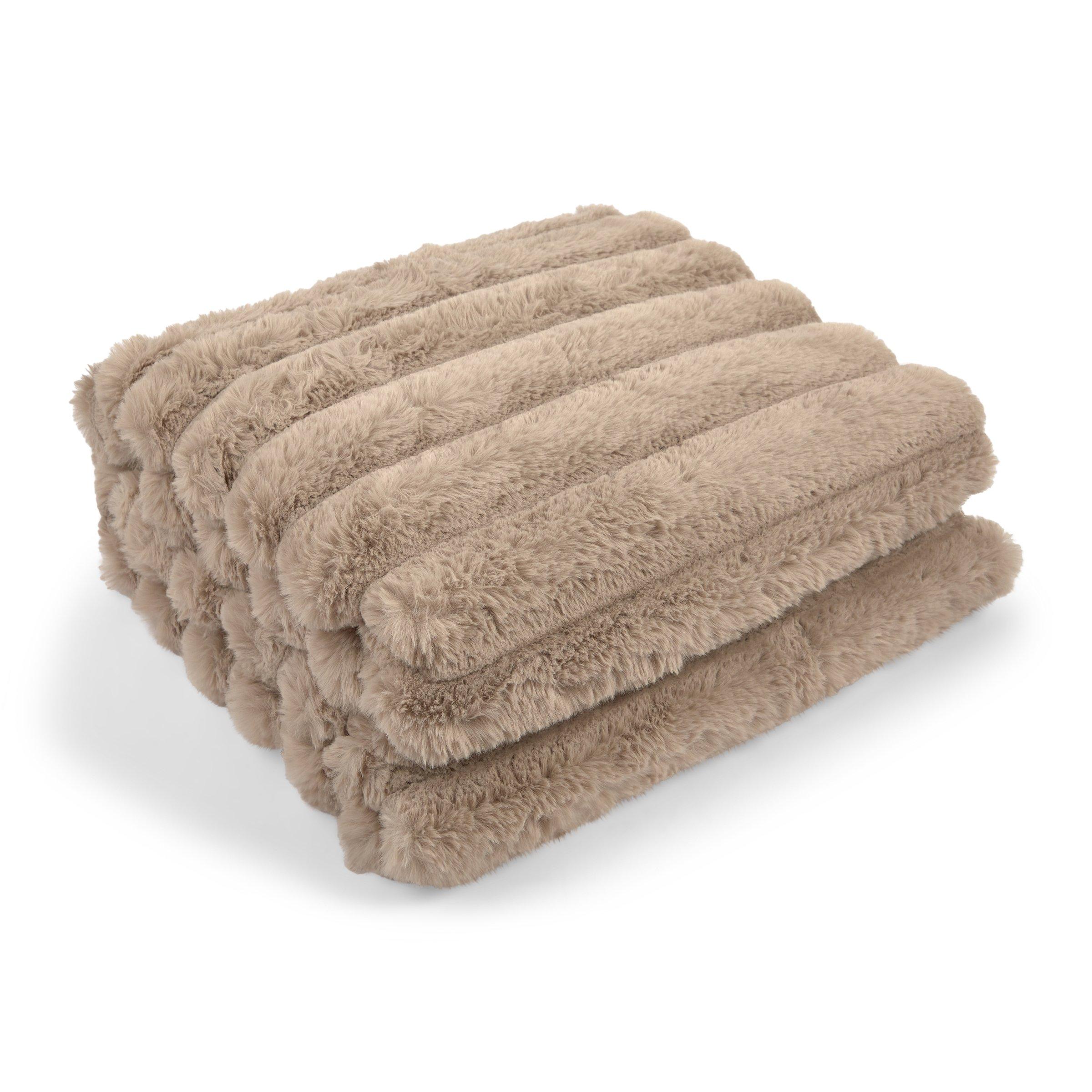 Ribbed Faux Fur Natural Throw 140x180cm (3197493) | Loads of Living
