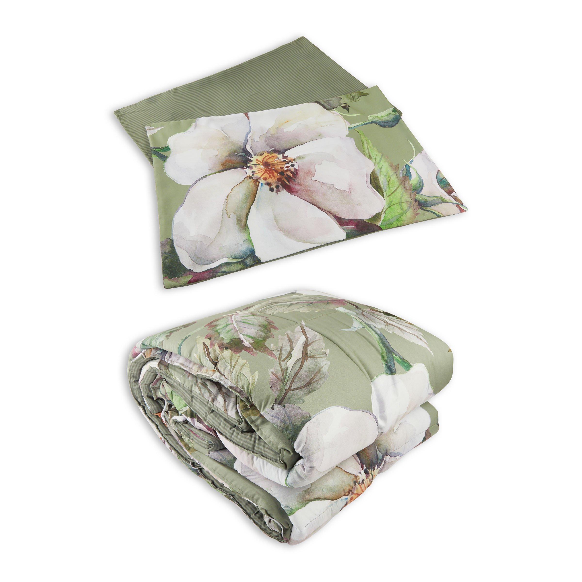 Magnolia Quilt (3226393) | Loads of Living
